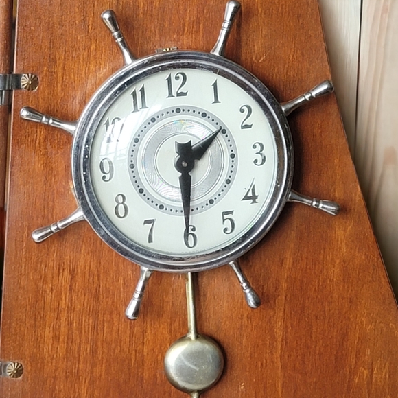 Howard Clock Corporation | Accents | 93s Howard Clock Corp Vintage Wood ...
